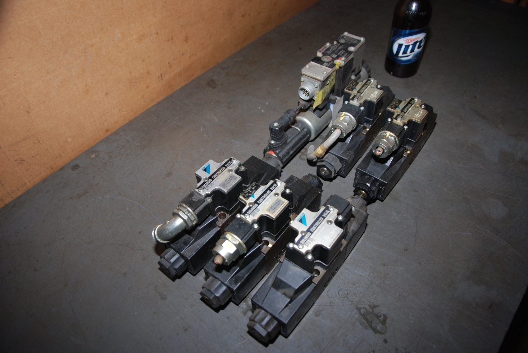 Lot of DAIKIN Solenoid controlled valve and one Rexroth Proportional Lot of DAIKIN Solenoid controlled valve and one Rexroth Proportional