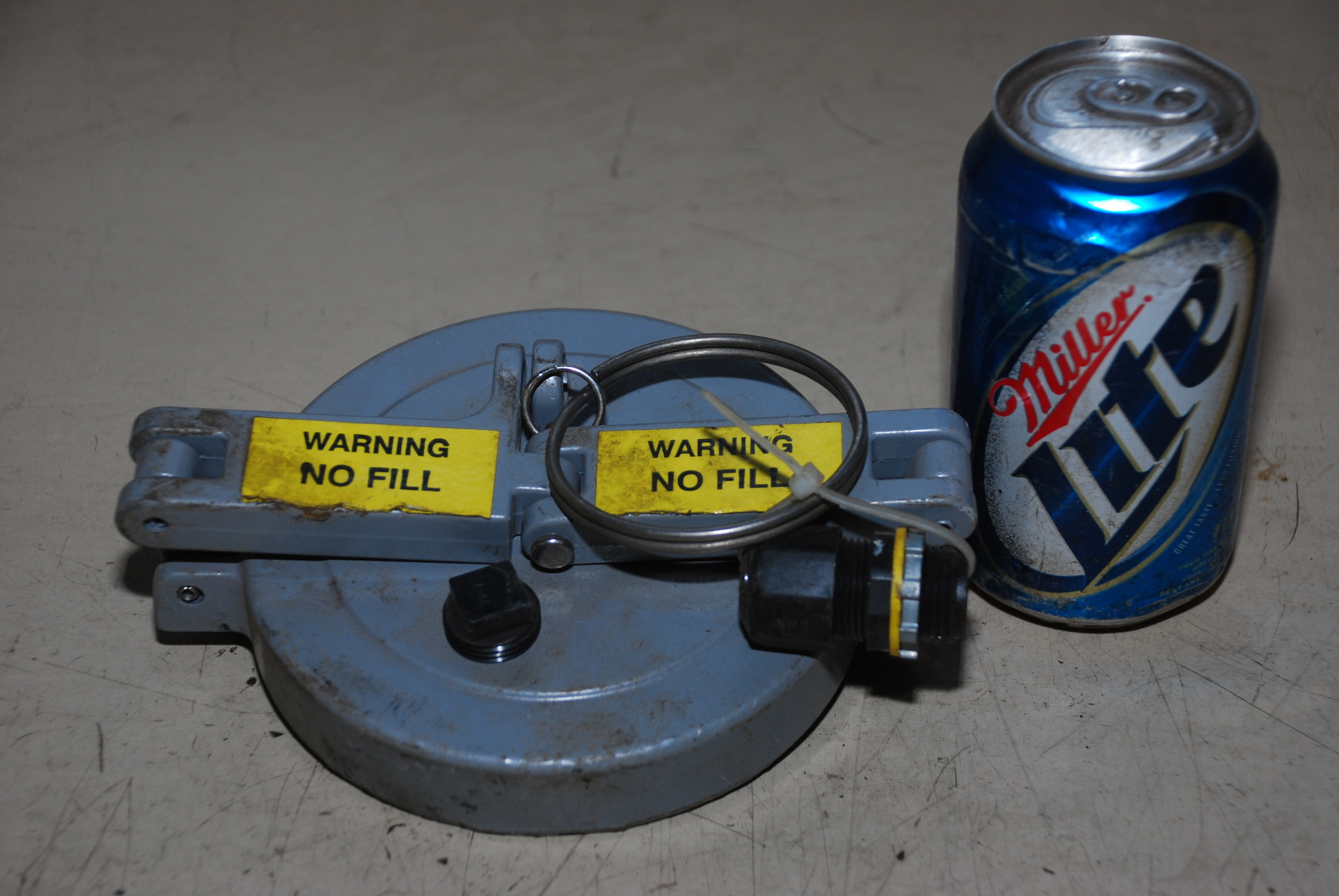 Morrison Bros. 305C/405C Fuel Tank Top Lid Cover Seal Cap