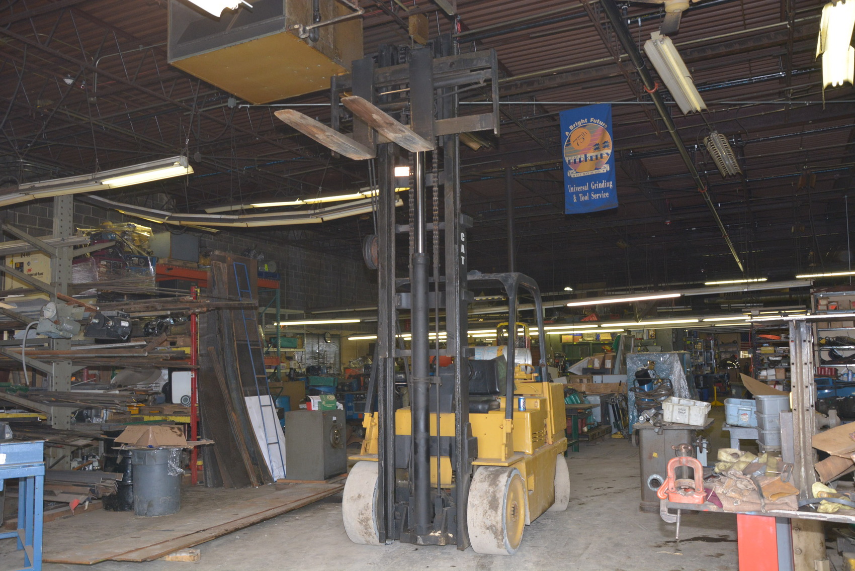 Caterpillar T150D 15,000 lb LPG Forklift Truck,fork spreader lift nopl