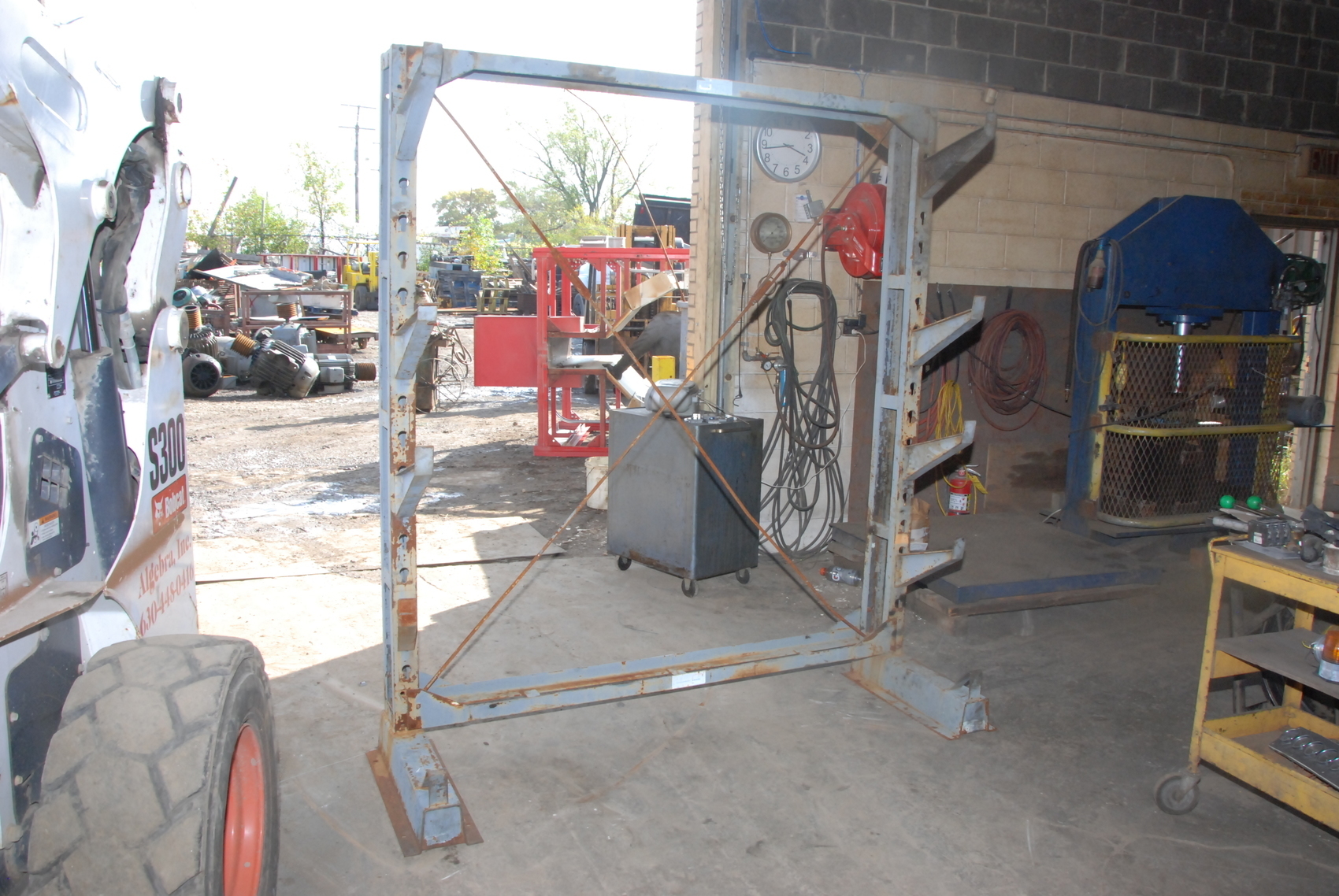 7'TALL CANTILEVER pipe rack RACKING;75"WIDE OVERALL