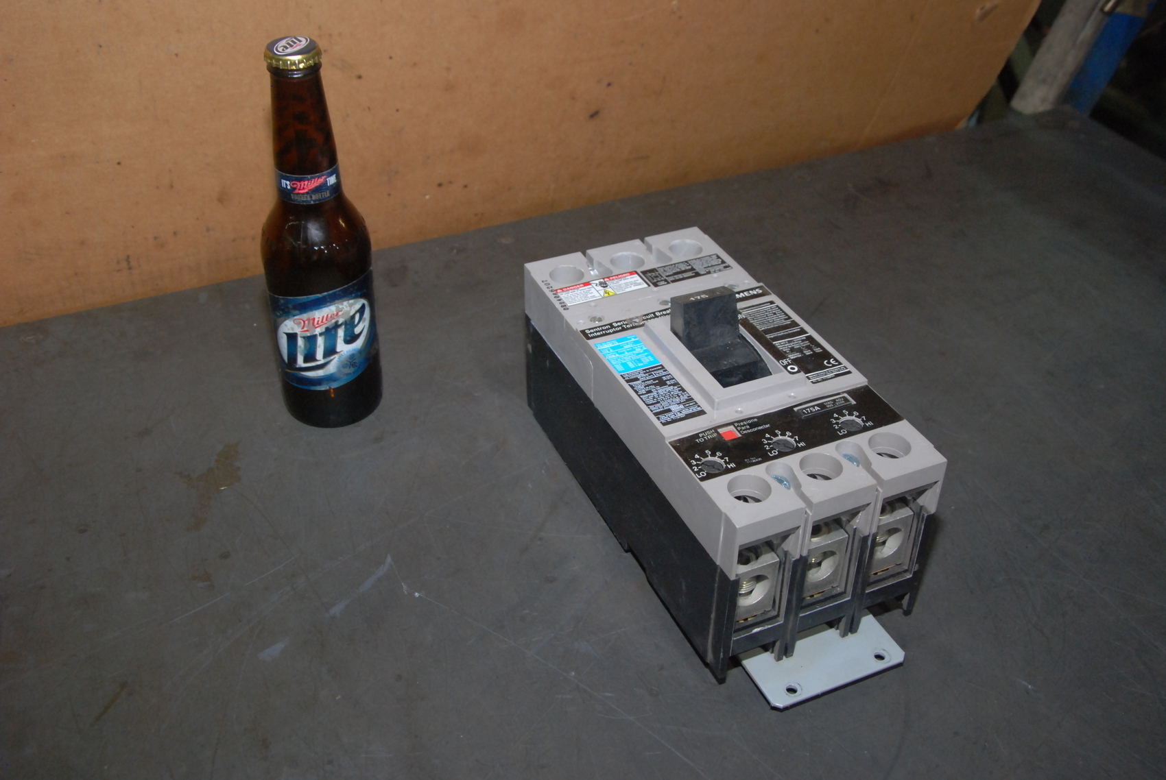 SIEMENS CIRCUIT BREAKER FXD63B175 175A 600V