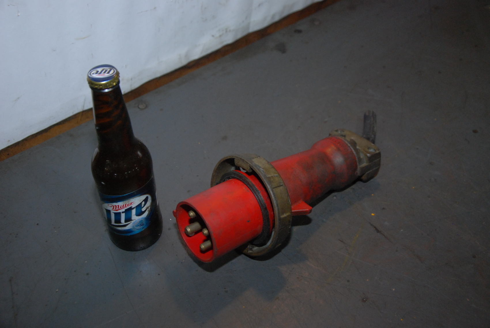 hubbell 460p7w 480V 60A Pin and Sleeve Plug Watertight-Red