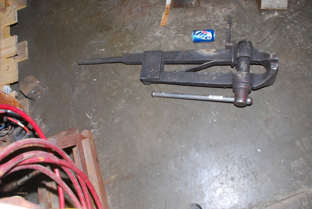 HUGE 6 inch Blacksmith Leg Post Vise Model V-6 100,anvil hammer nopl